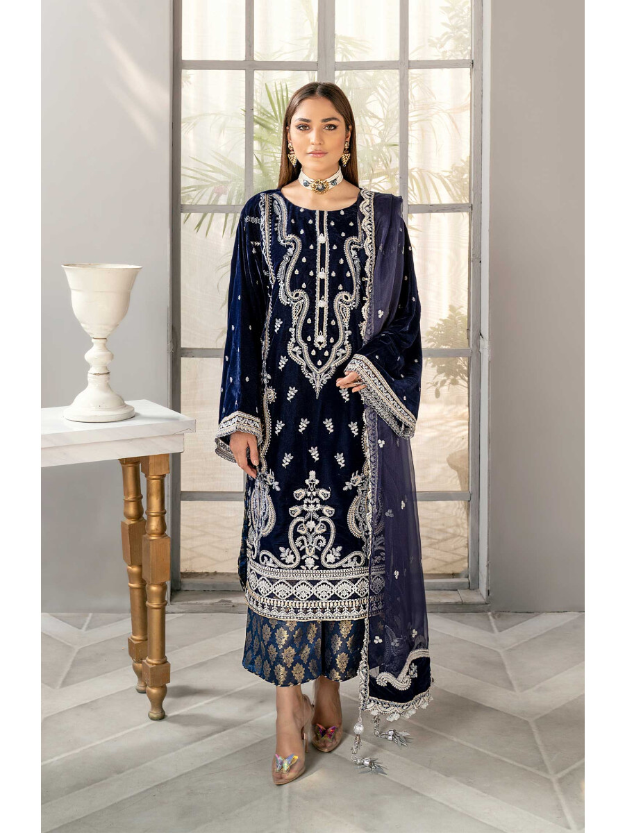 Buy Unstitched Suits for Women & Unstitched Fabric Online Pakistan